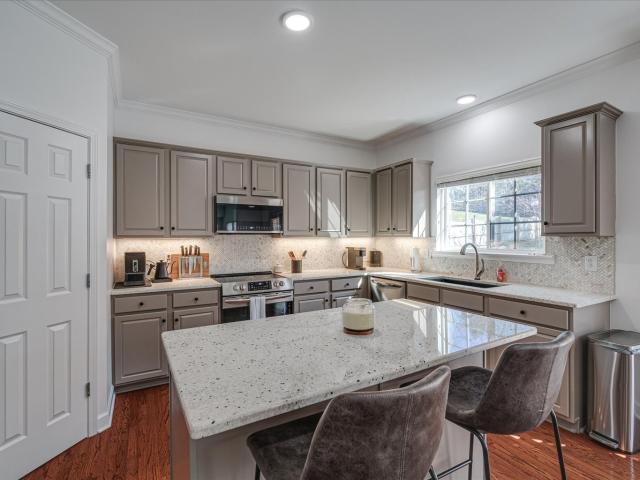 1232 Lighthouse Pl