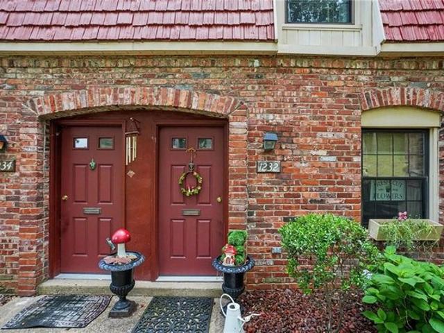 1232 Pennsbury Blvd, Pittsburgh, PA 15205