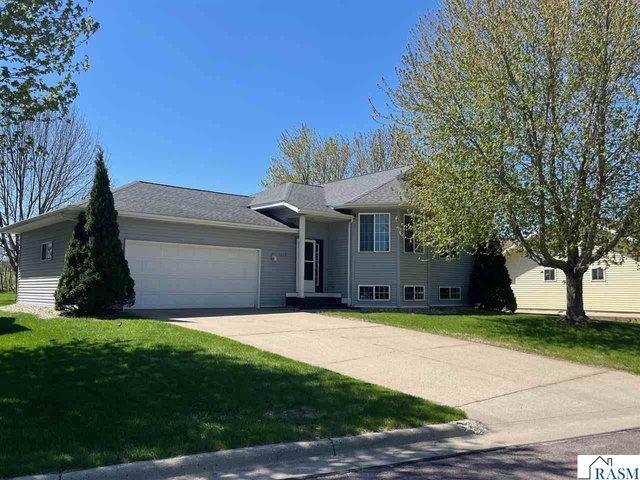 1232 SW Menk Dr, Saint Peter, MN 56082