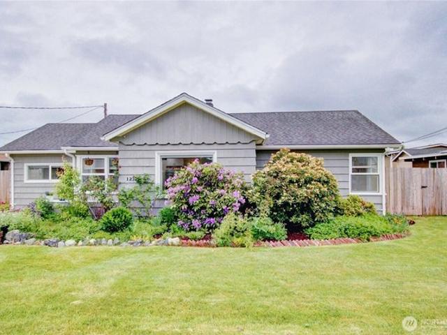 1232 S 18th St, Mount Vernon, WA 98274