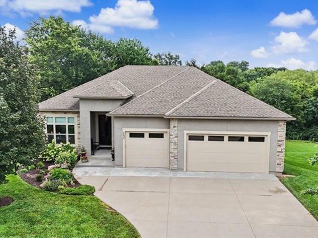 1232 Waverly Dr, Lawrence, KS 66049