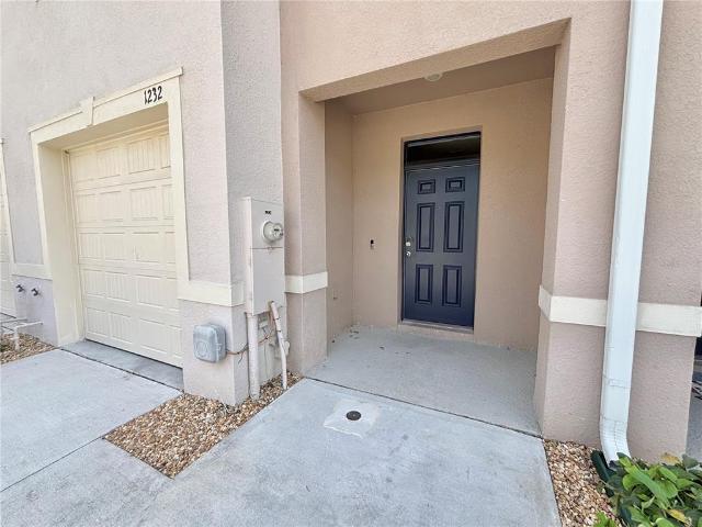 1232 Yellow Finch Dr, Davenport, FL 33837 | MLS #S5141 | Compass