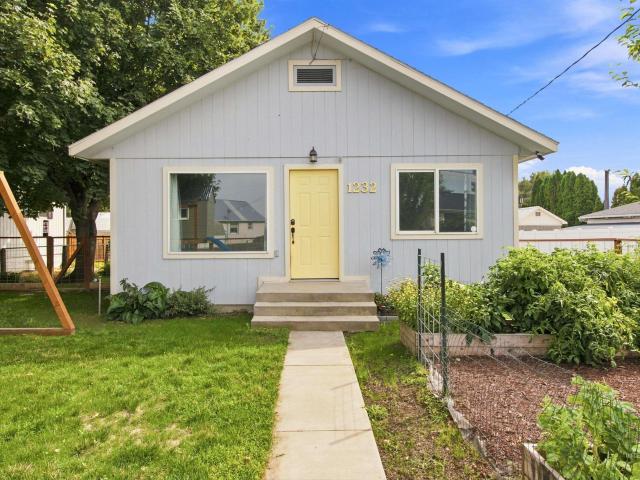1232 & 1/2 Grelle Ave