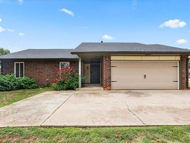 12337 Rockgate Dr, Yukon, OK 73099