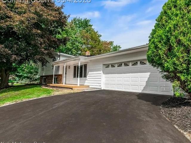 12335 Erika St, Hartland Township, MI 48353