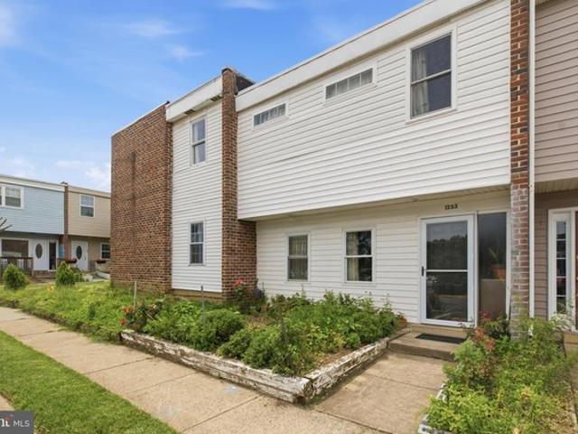 1233 Magnolia Ln, Herndon, VA 20170