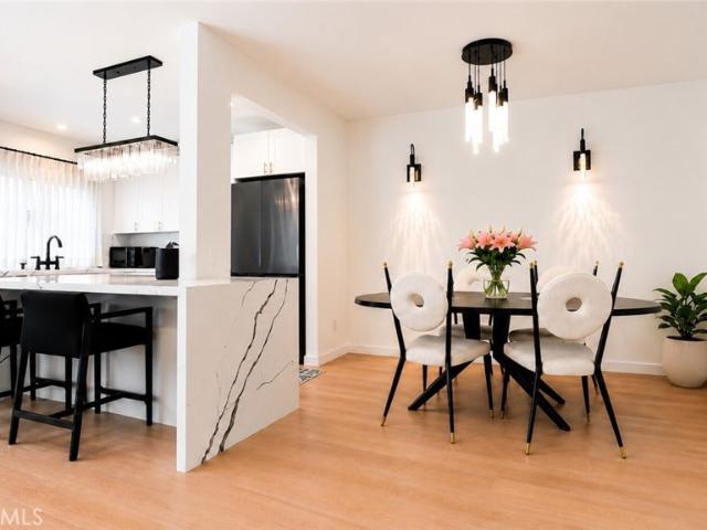 1233 N Laurel 211