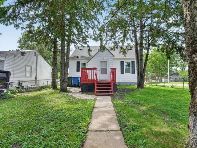 1233 Bauch St, Waterloo, IA 50701