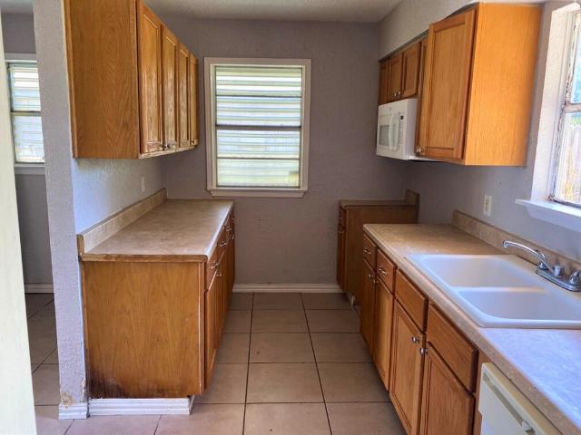1233 Baywood