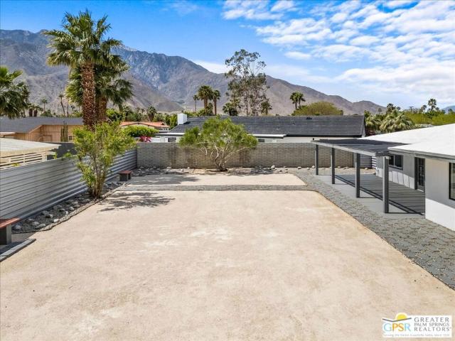 1233 E Racquet Club Road
