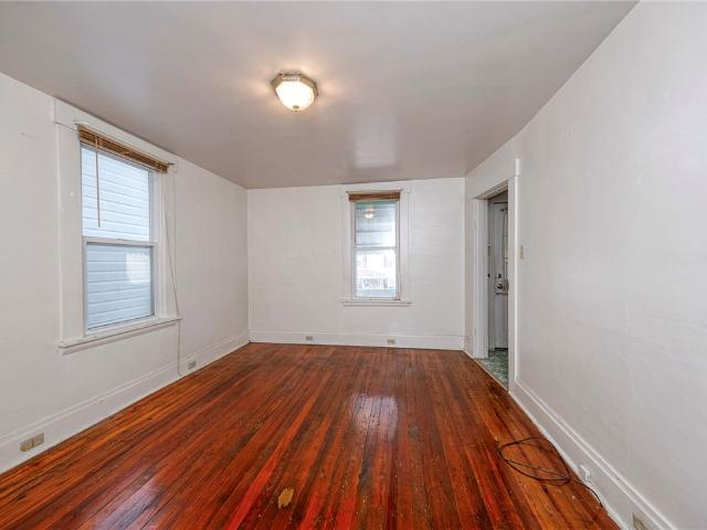 1233 Elm St