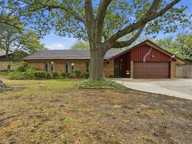 1233 Greenbriar Ln, Cleburne, TX 76033 | MLS #21236