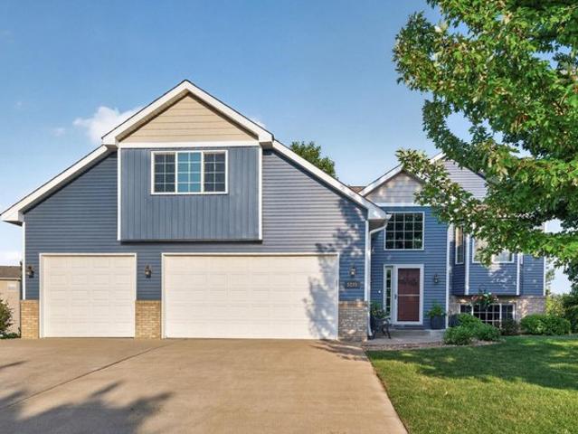1233 Irvine Dr, Hanover, MN 55341