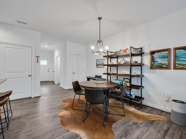 1233 Parkley DR