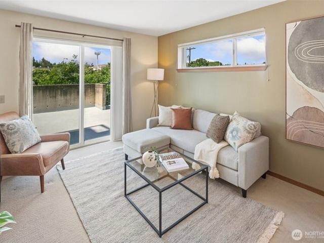 1233 st Ave NE Apt 202, Seattle, WA 98125