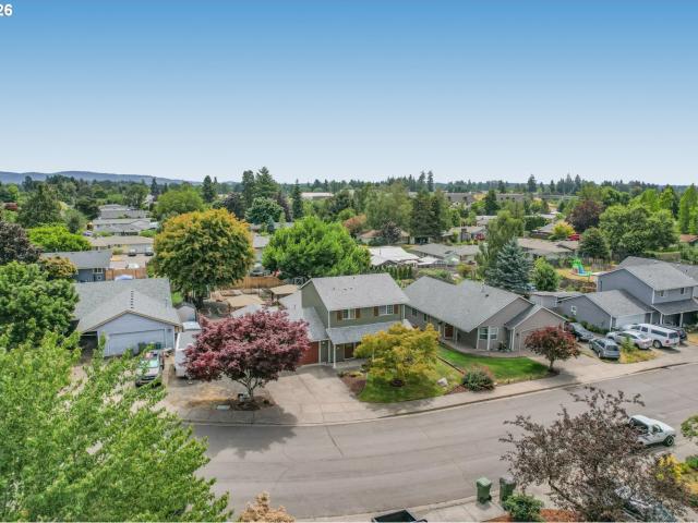 1233 sw fir ct