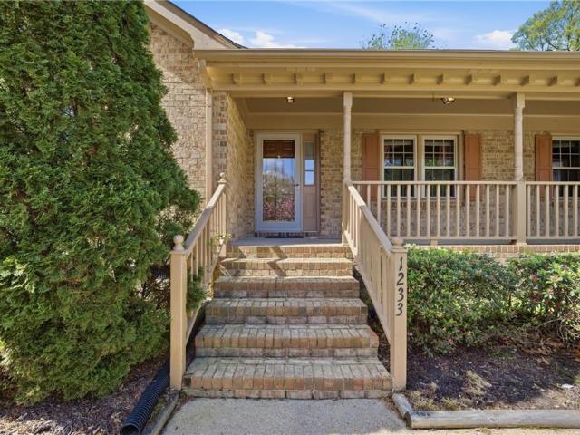 1233 Worthington LN