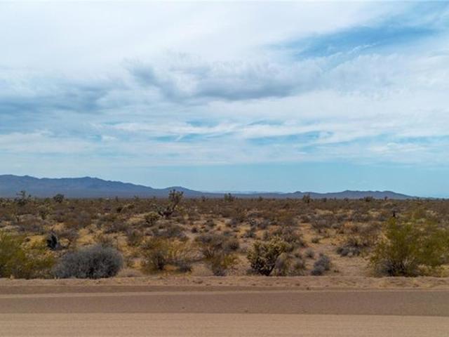 123 33 S Jesse James Rd, Yucca, AZ 86438