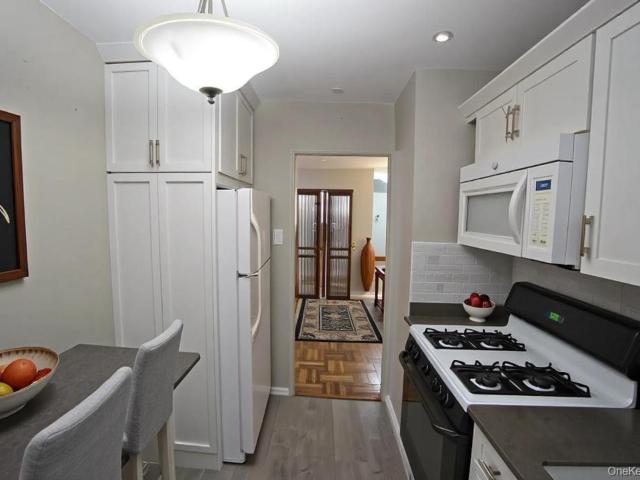 123 4 rd Ave Avenue 6D