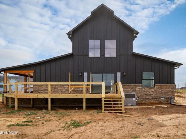 123 Cattlemans Drive
