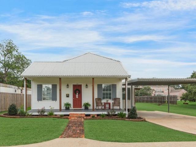 123 Canal St, Jeanerette, LA 70544