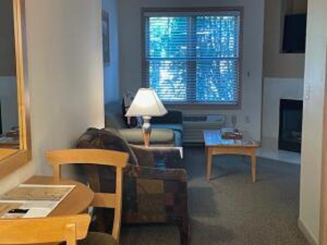 123 Center St, Unit 202
