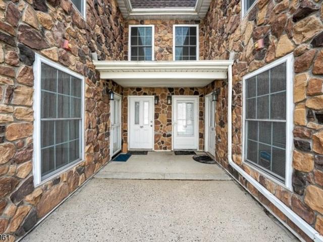 123 Chariot Ct, Piscataway Twp, NJ 08854