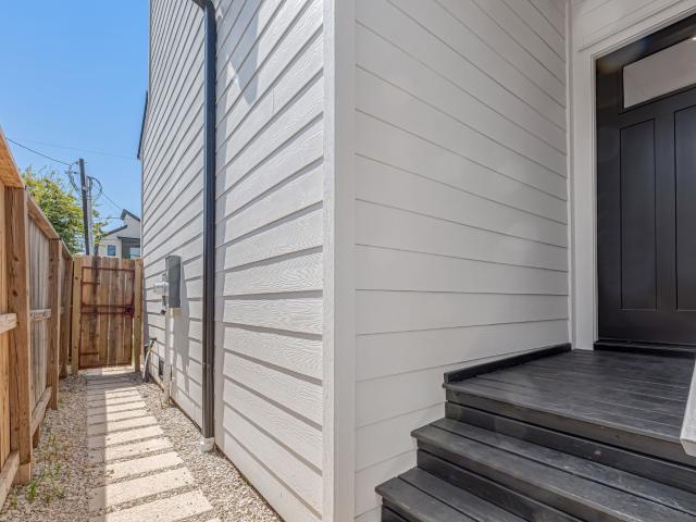 123 Amundsen Street A