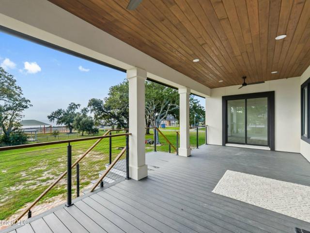 123 Acacia Avenue, Biloxi, US, MS