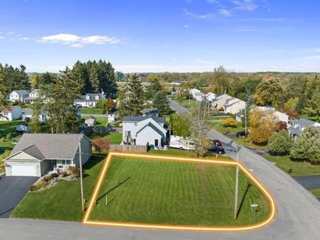 123 Brantford Path, Syracuse, NY 13209
