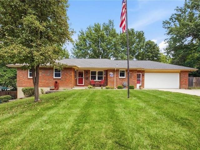 123 Grove Ave, Bonner Springs, KS 66012