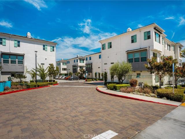 123 E Knox