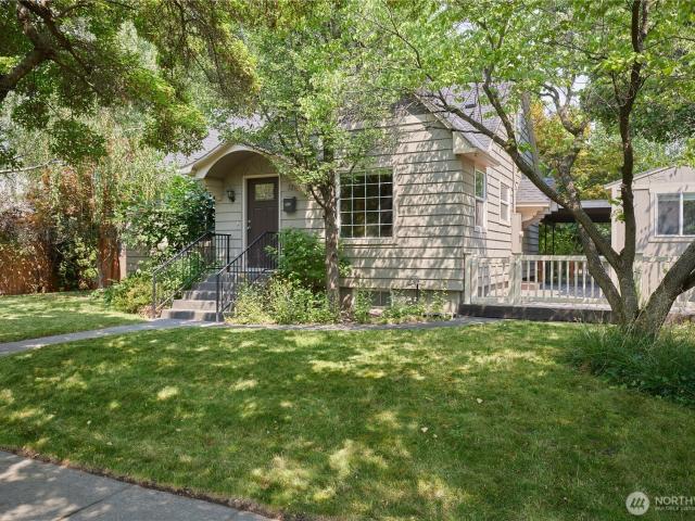 123 E Maple Street