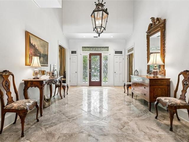 123 E Oakridge Park