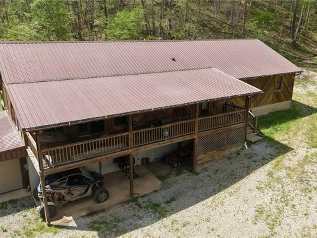 123 Fox Trot Rd, Looneyville, WV 25259