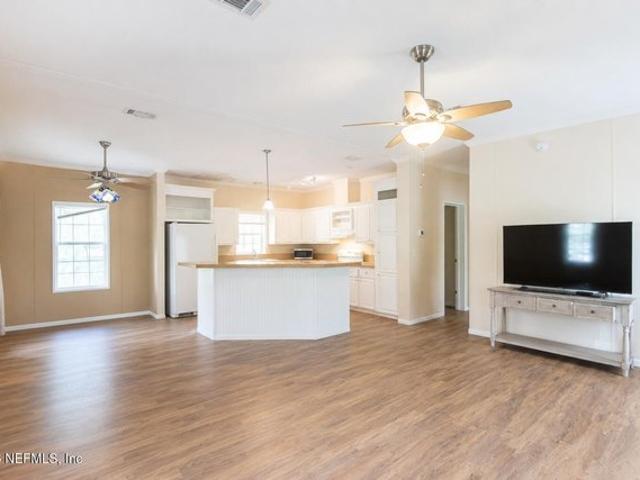 123 Folklore Dr, Satsuma, FL 32189