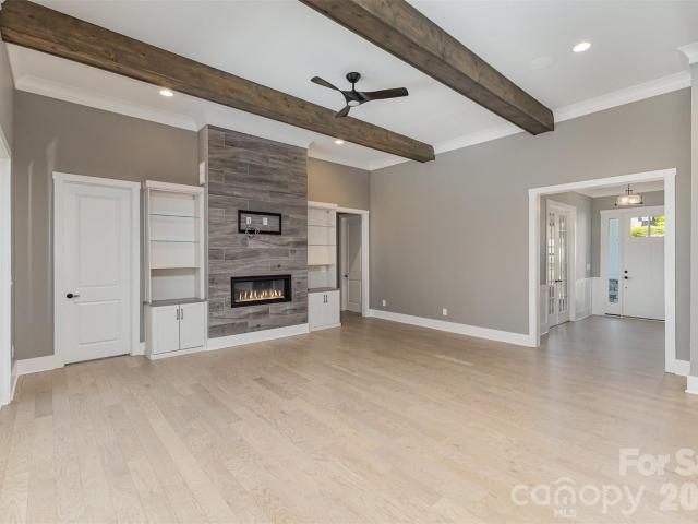 123 Farm Knoll Way