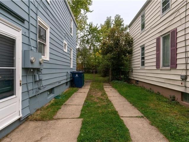 123 Kimberly Avenue # Lower