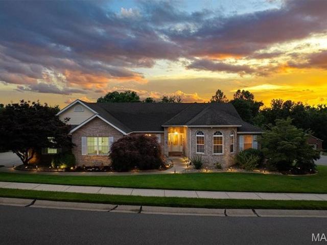 123 Kingsbrooke Blvd, Glen Carbon, IL 62034