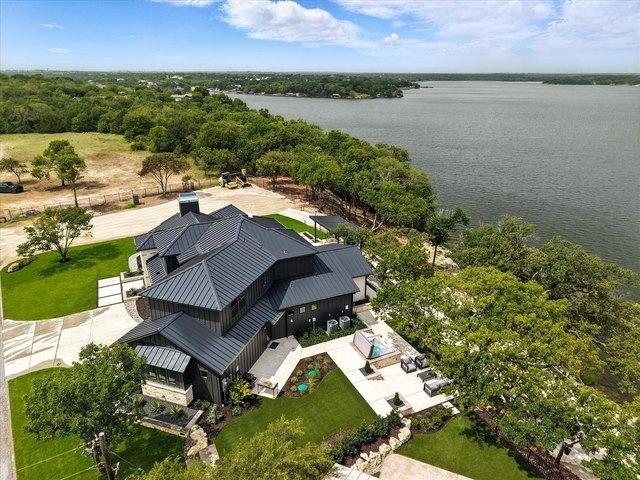 123 Heavens Rdg, Gainesville, TX 76240