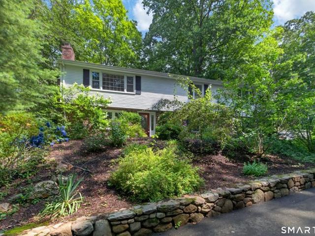 123 Janeway Dr, Guilford, CT 06437
