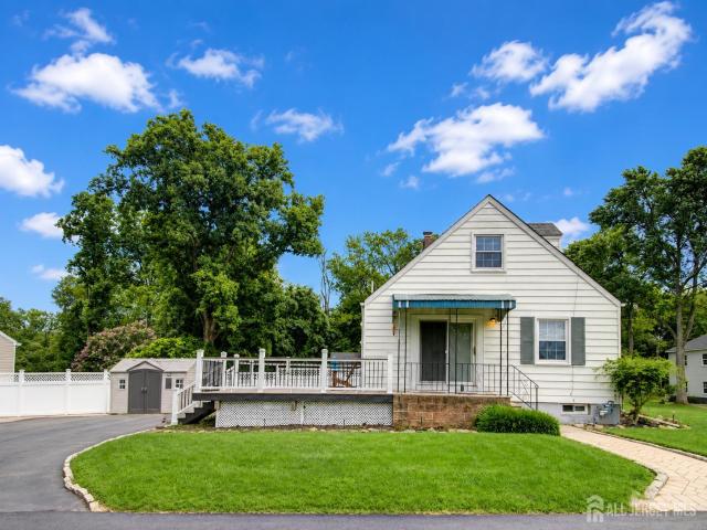 123 Lake View Boulevard