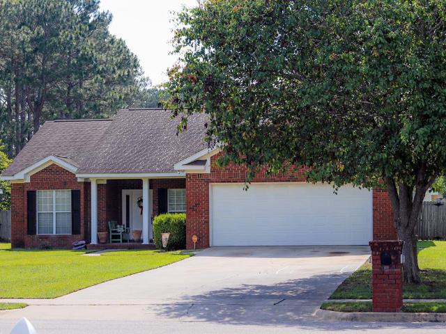 123 Lakeside Drive