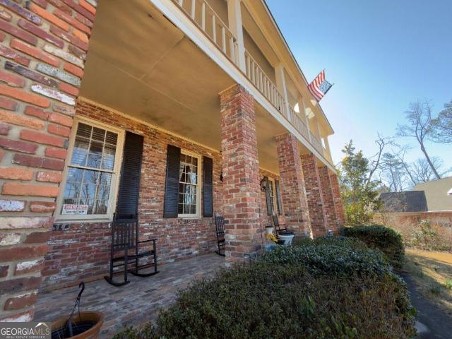 123 Lakeview Court