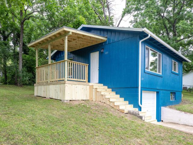 123 Lakeview Drive
