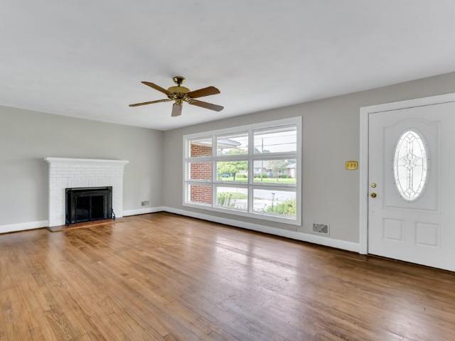 123 Lynn DR