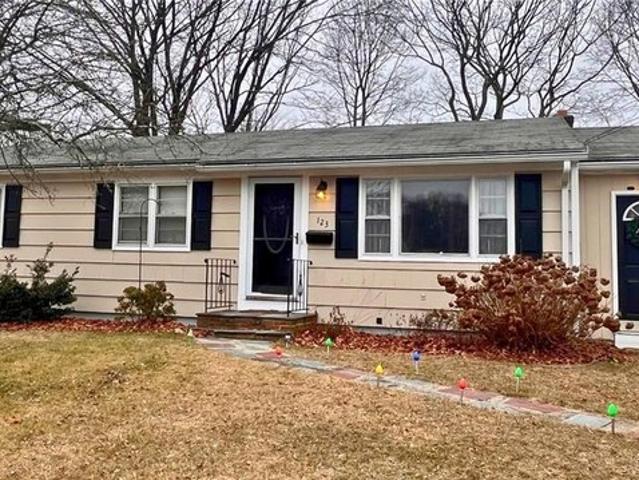 123 Moccasin Dr, Warwick, RI 02889