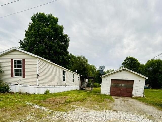 123 Main St, New Sharon, ME 04955