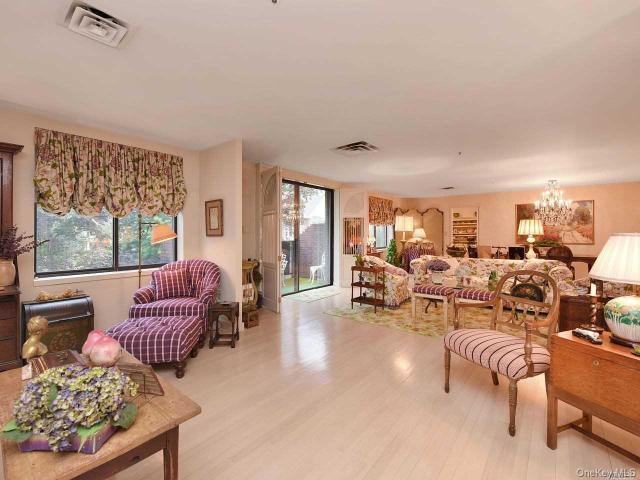 123 Middle Neck Road 304 5