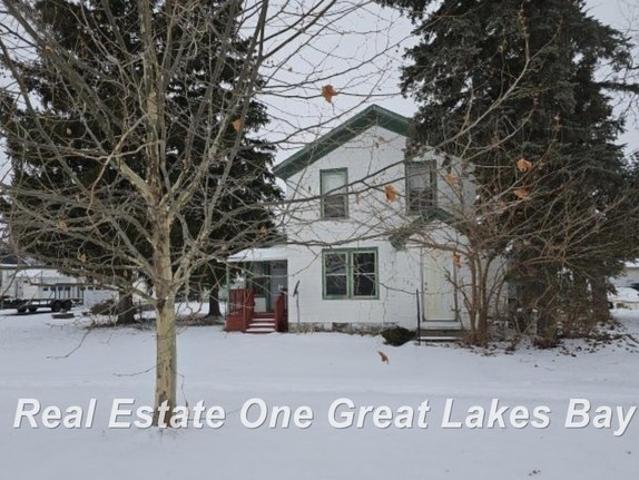 123 N Clark St, Chesaning, MI 48616